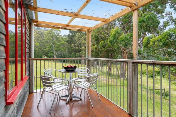Wine Loft Cosy Country Retreat With Ocean Views - Kettering