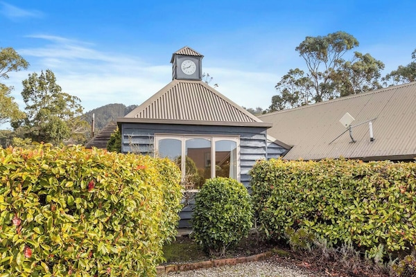 The Clocktower Serene Stay At Herons Rise Vineyard - Kettering