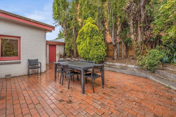 Classic Retro Home Steps From Sandy Bays Best - University of Tasmania