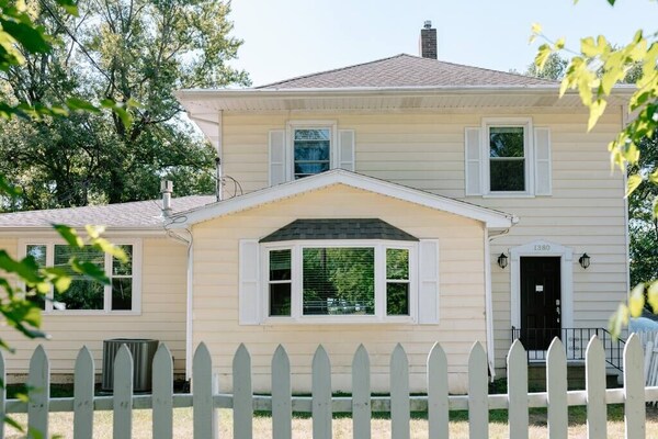 Spacious Home W\/ Hot Tub & Near Attractions - Des Moines, IA