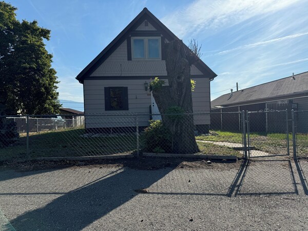 Welcome To Cooper Street: A Cozy, Clean And Comfortable Stay!\n\n - Missoula, MT