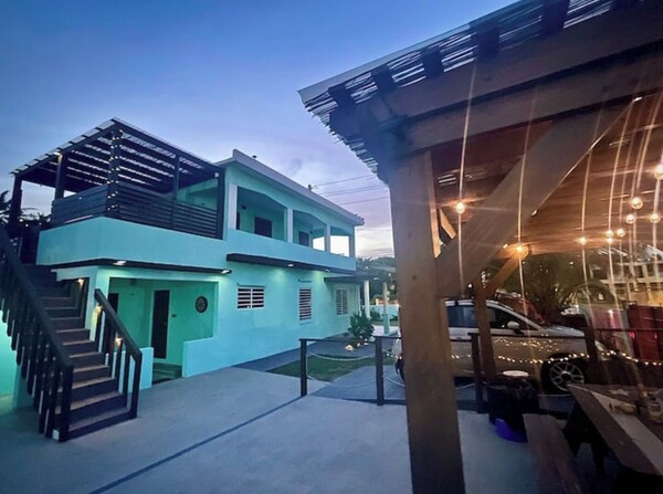 Ocean Front Apt #1 With Wifi, Air Conditioning, Smart Tv - Steps From The Beach - Manatí
