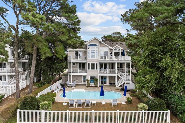 Experience Luxury At 1322 - Serenity Now, A Spacious 6-bedroom Home In Corolla's Soundside - Corolla, NC