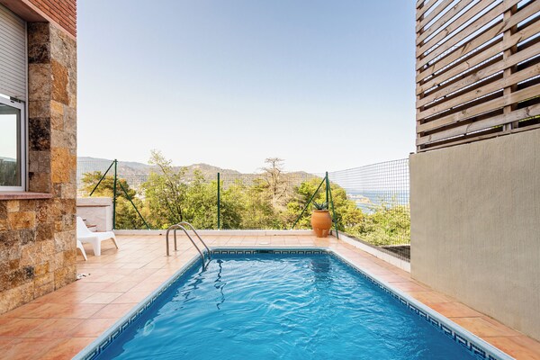 Casa De Vacaciones 'Torre Mirador Azul' Con Vistas Al Mar, Piscina Privada Y Wi-fi - Tossa de Mar