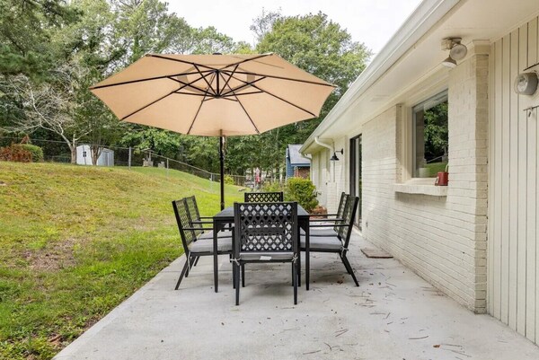 The Abode At Roswell. A Charming 4-bedroom With Handicap Accessible Features. - Alpharetta, GA
