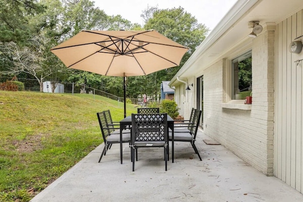 The Abode At Roswell. A Charming 4-bedroom With Handicap Accessible Features. - Alpharetta, GA