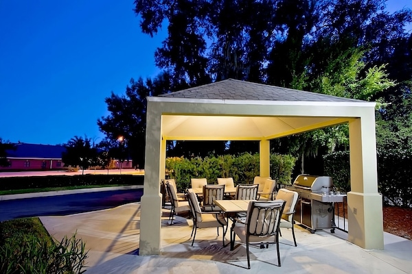 A Place You'll Surely Enjoy! 4 Spacious Units, Full Kitchen, Pets Allowed! - Jacksonville, FL