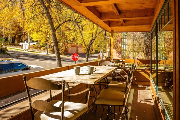 New Listing! Incredible Location & Beautifully Appointed Aspen Rental. Wood Fp, W/d, Pool, Ht, Patio - Aspen, CO