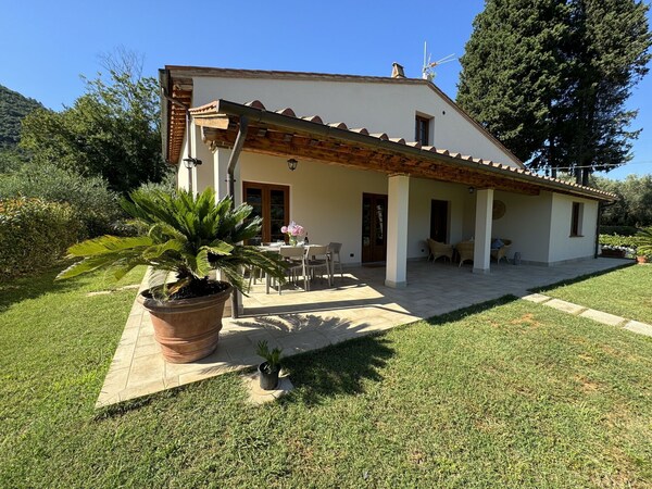 Villa Indipendente Con A/c, Wifi, Tv, Veranda, Animali Ammessi, Vista Panoramica, Parcheggio - Lucca
