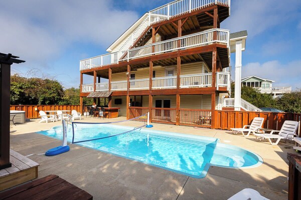 Whalehead Adventure With Ocean Views, Pool, Spa - Corolla, NC