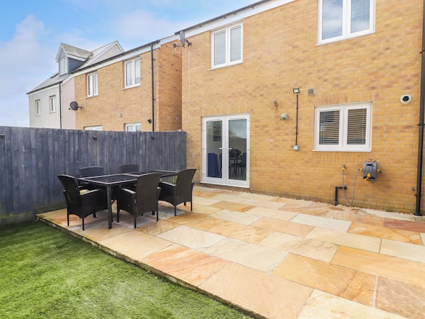 69 Ffordd Y Meillion, Pet Friendly, With A Garden In Llanelli - Rhossili
