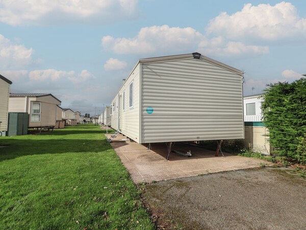 Herrylock, Pet Friendly, Country Holiday Cottage, With Pool In Rhyl - North Wales