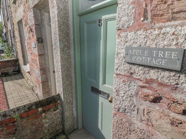 Apple Tree Cottage, Pet Friendly, Character Holiday Cottage In Gweek - Falmouth