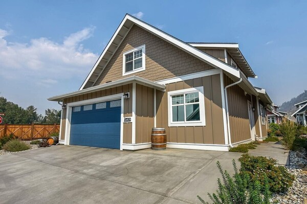 Stunning 4-bedroom Retreat  Sleeps 10 - Osoyoos