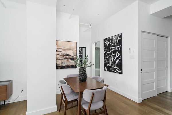 210- 1bedroom Queen S - Montréal, QC
