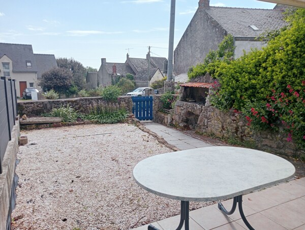 Maison De Pêcheur De 50 M2 Avec Terrasse Et Cour De Chaque Côté - La Turballe