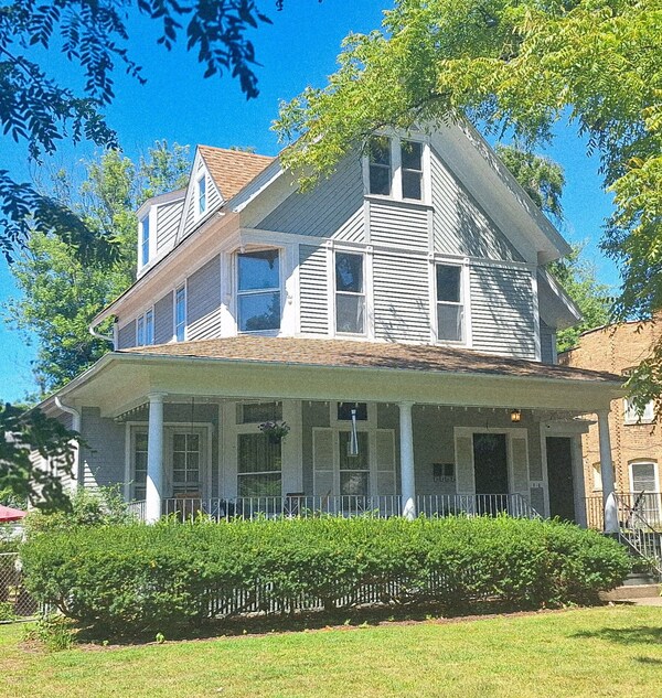The Oak Park Loft, Including Garage - Elmhurst, IL