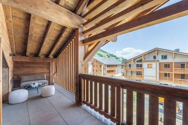Duplex De 4 Chambres Avec Grand Balcon Et Parking - Cordon