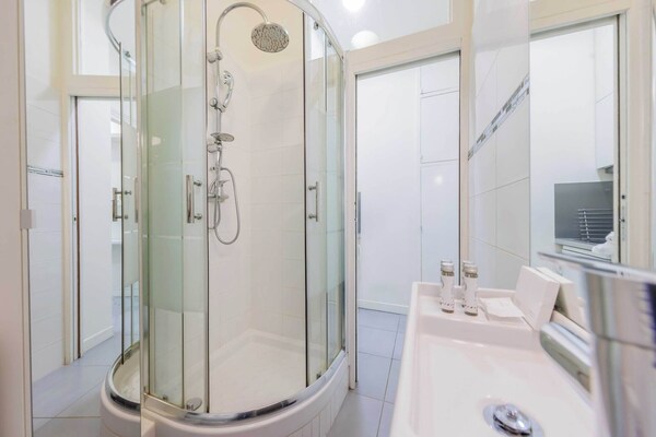 Charmant Studio - 2p - Jardin Du Luxembourg - ibis Paris Tour Montparnasse 15eme