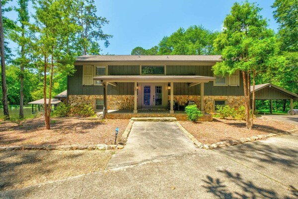 This House Is A 3 Bedroom(s), 3 Bathrooms, Located In Newnan, Ga. - 紐南