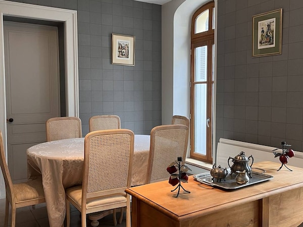 Spacious Mountain Apartment, City Center, Sleeps 6 - Cauterets