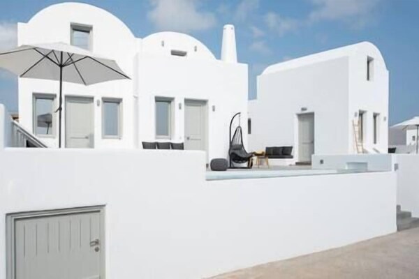 White Orchid Suites | 1 | Heated Shared Mini Pool - Santorini
