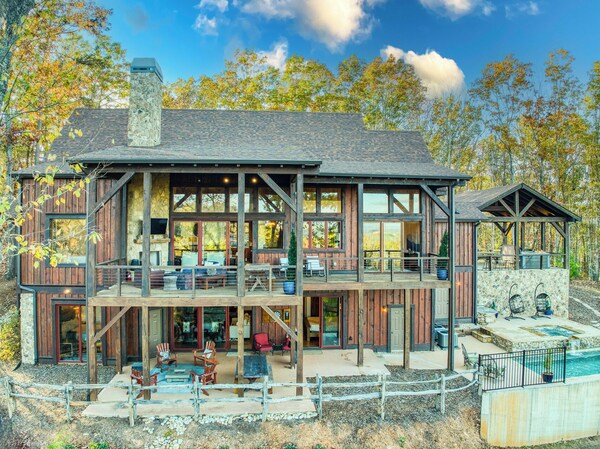 Incredible Views!  Year Round Heated Pool, Pooltable, Hottub, 5 Min To Blueridge - Blue Ridge, GA