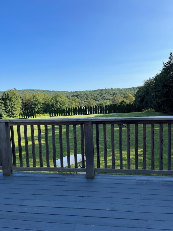 Charming 2-bedroom Apartment In Picturesque Wilton On A Private Road With Views - Brookline, NH