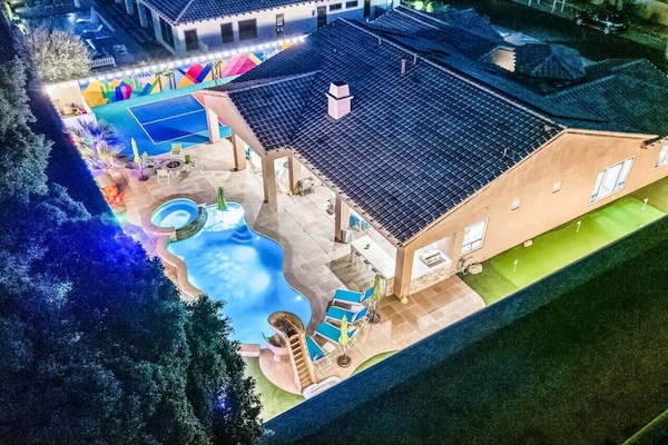 Bigbiggy/waterslide/100k Game Room - Indio, CA