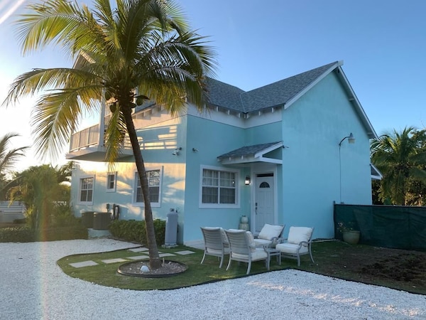3-bedroom Townhome Near Beach And Airport - Nassau