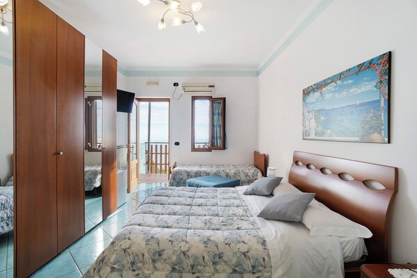 Bed And Breakfast 'Camera Amalfi Con Vista Mare' With Sea View, Wi-fi And Air Conditioning - Ravello