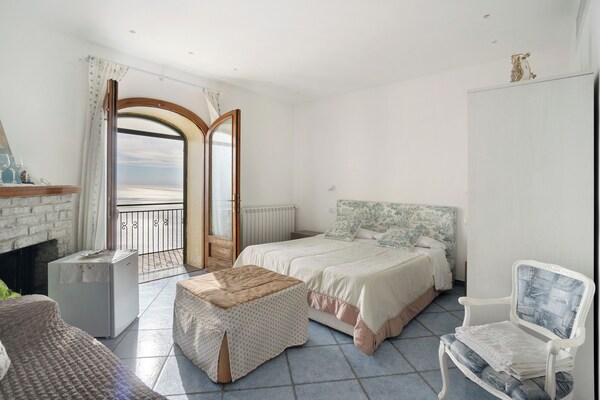 Bed And Breakfast 'Camera Fiordo Con Vista Mare' With Sea View, Wi-fi And Air Conditioning - Positano