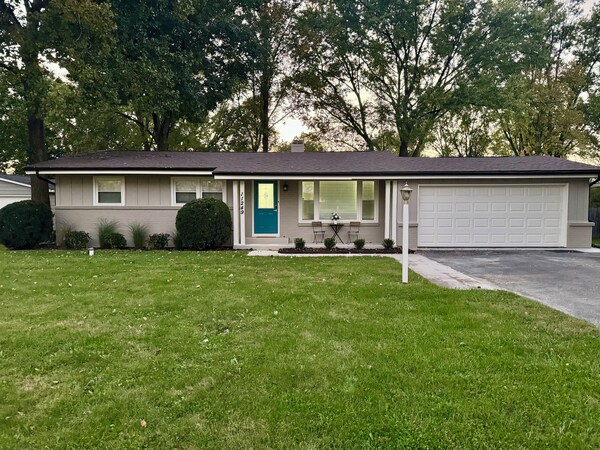 Charming 3-bedroom Home Near Everything Safe Neighborhood. Family & Pet-friendly - Fishers, IN
