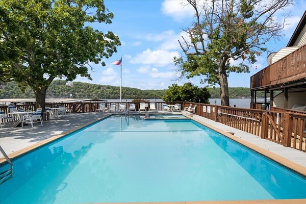 Lakefront Bungalow Near Margaritaville - Sunrise Beach, MO