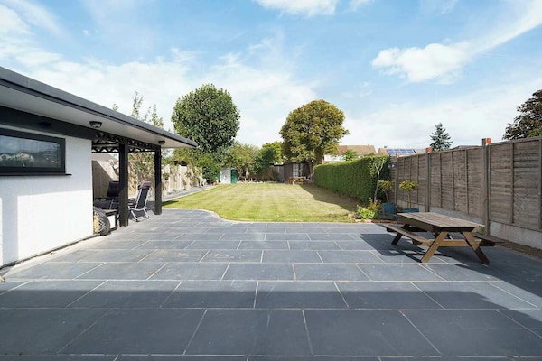 Stylish 3-bedroom Bungalow In London - Hertfordshire