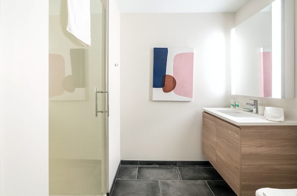Exclusive 2br Apt Downtown Seaport - Boston, MA