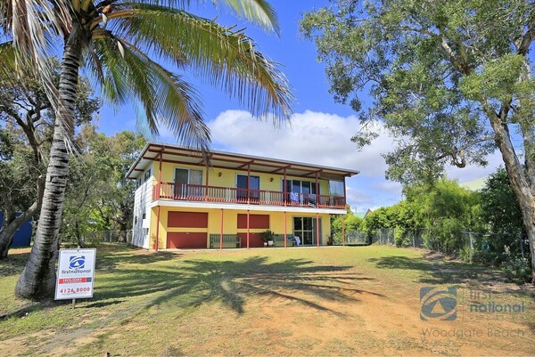 Retro Retreat One Street From The Esplanade - Woodgate