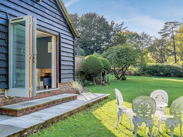 Stunning Property With Views Of Woodland And All That Nature Has To Offer. - Crawley