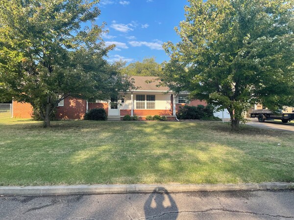 Sooner Nations  Strawberry Hill!close To Ou,obu,tinkerafb,beautiful3 Bed 2 Bath - FireLake Casino and Entertainment Center