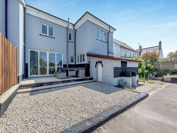 5 Bedroom Accommodation In Eglwyswrw - 威爾斯