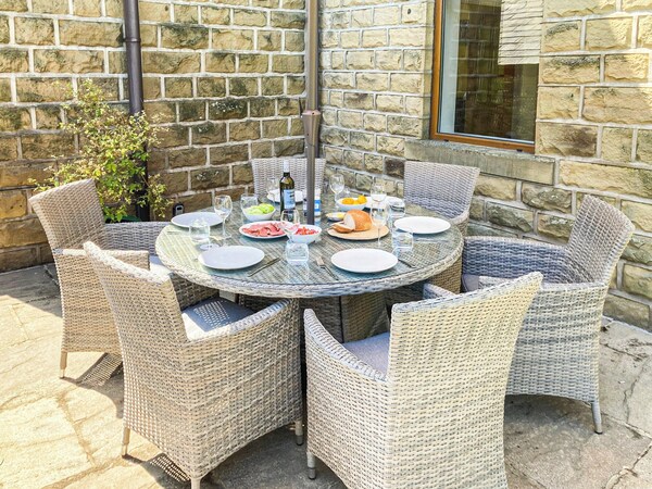 4 Bedroom Accommodation In Hainworth, Near Keighley - Haworth