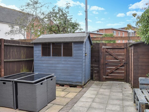 3 Bedroom Accommodation In Poole - Poole