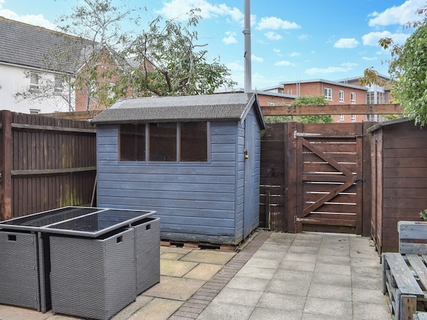 3 Bedroom Accommodation In Poole - Poole