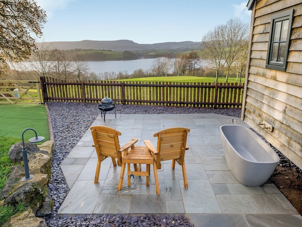 Enjoy A Romantic Retreat At This Luxurious Shepherds Hut. - Usk