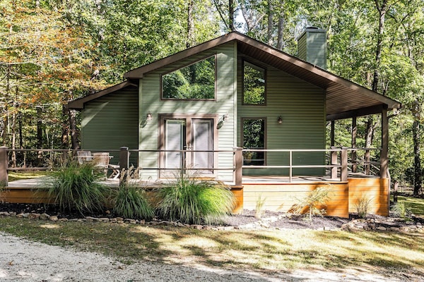 Charming Woodland Cabin Retreat: Cozy & Relaxing Escape Near Nashville - Fairview, TN