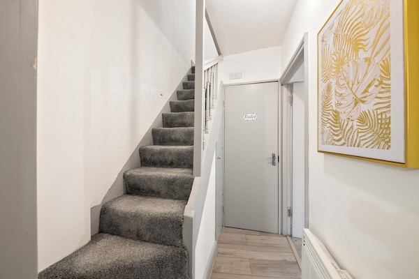 Central Reading 2-bed Maisonette, Walk To Station - Reading Station