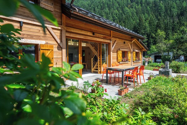 New. Chalet Des Plans. View From The Foot Of The Slopes. - Argentière