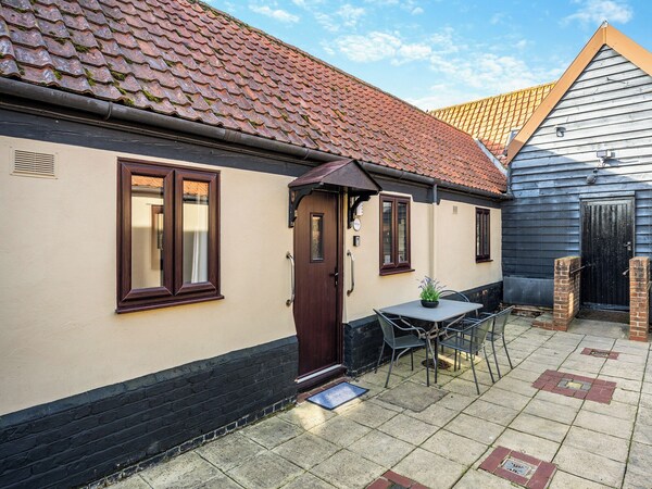 Lovely Barn In A Beautiful Setting With Swimming Pool. - Brightlingsea