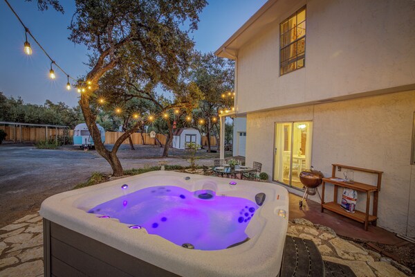 Spacious Austin 4br Retreat | Game Room & Hot Tub - Buda, TX