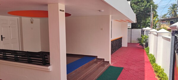 3-bedroom Bungalow With Ac, Wifi, 5 Km Range Of Airports, In The Of The City - Thiruvananthapuram